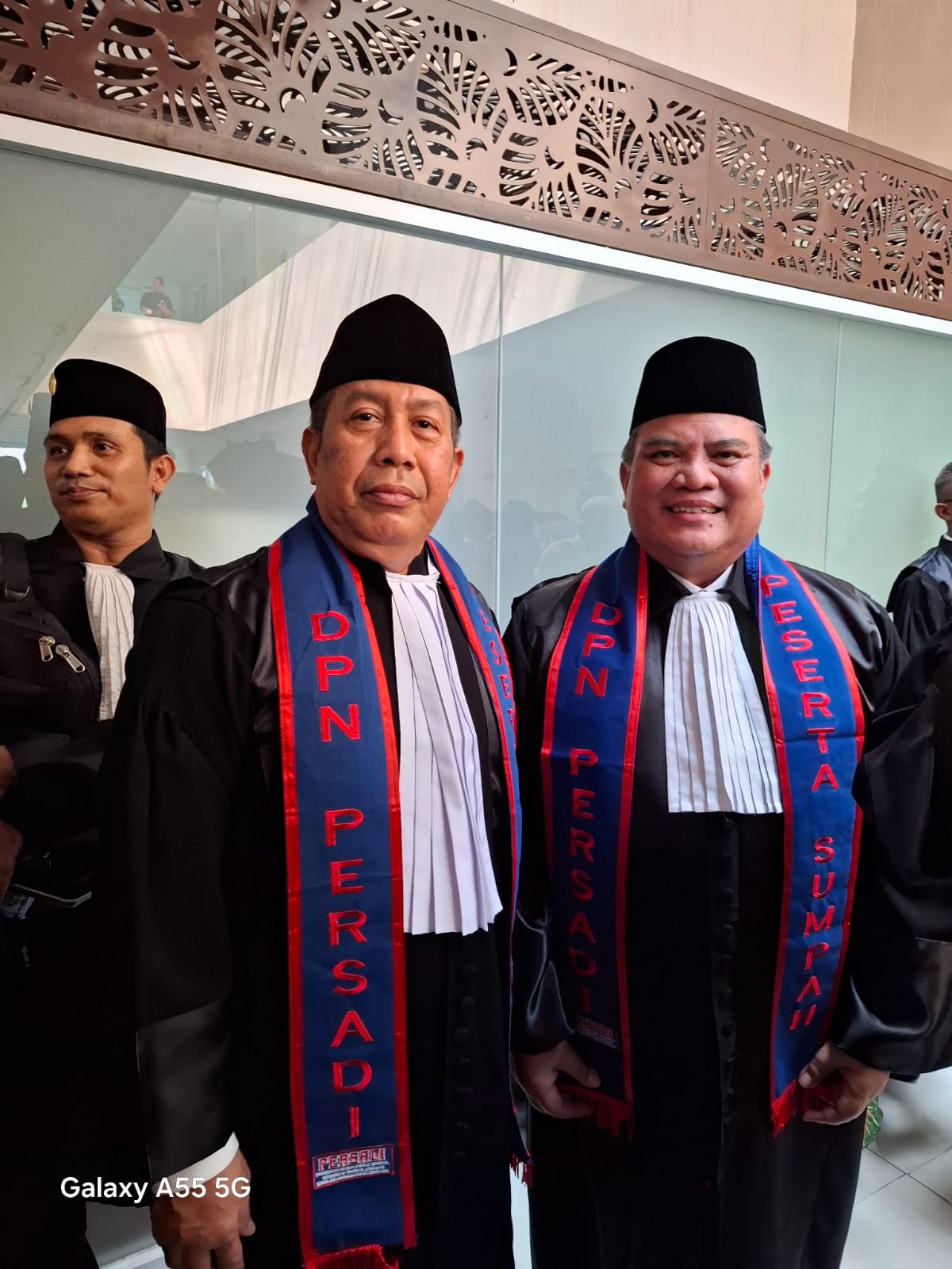 Pensiunan Polisi Berpangkat Brigjenpol Dilantik Jadi Advokat - Poskota News